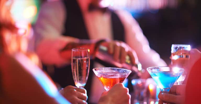 How To Get Free Drinks In Vegas! (Guide For Men And Women)